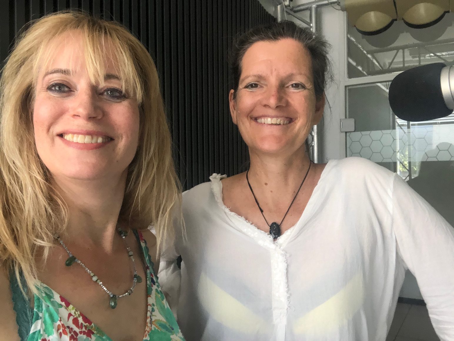 Hörfunk: Liedermacherin NETTE bei "Art Vibrations" auf M94.5