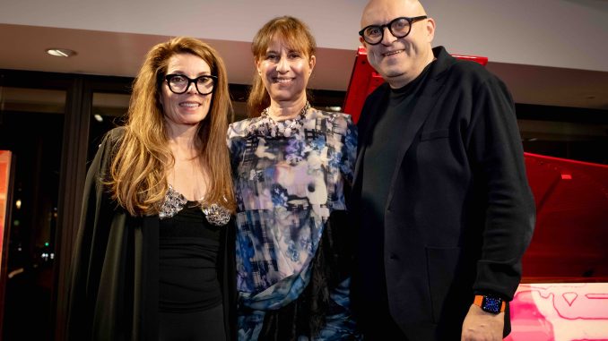 Malerin Djamila Fierek präsentiert "Klanglandschaften" bei Steinway ...